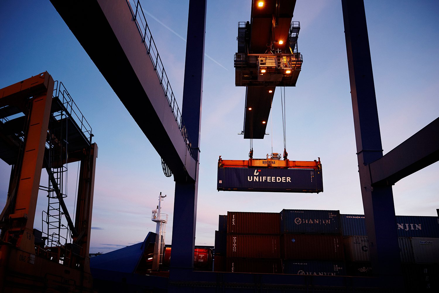 Feeder Services Asia | Middle East | Africa | Unifeeder