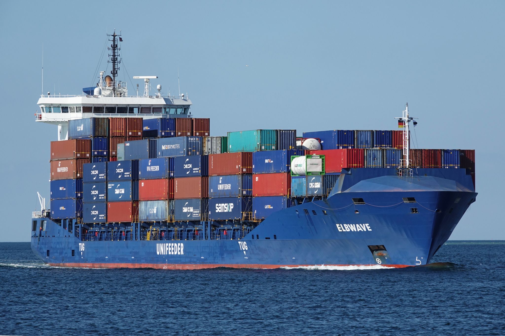 A cleaner alternative to polluting truck shunts | Unifeeder